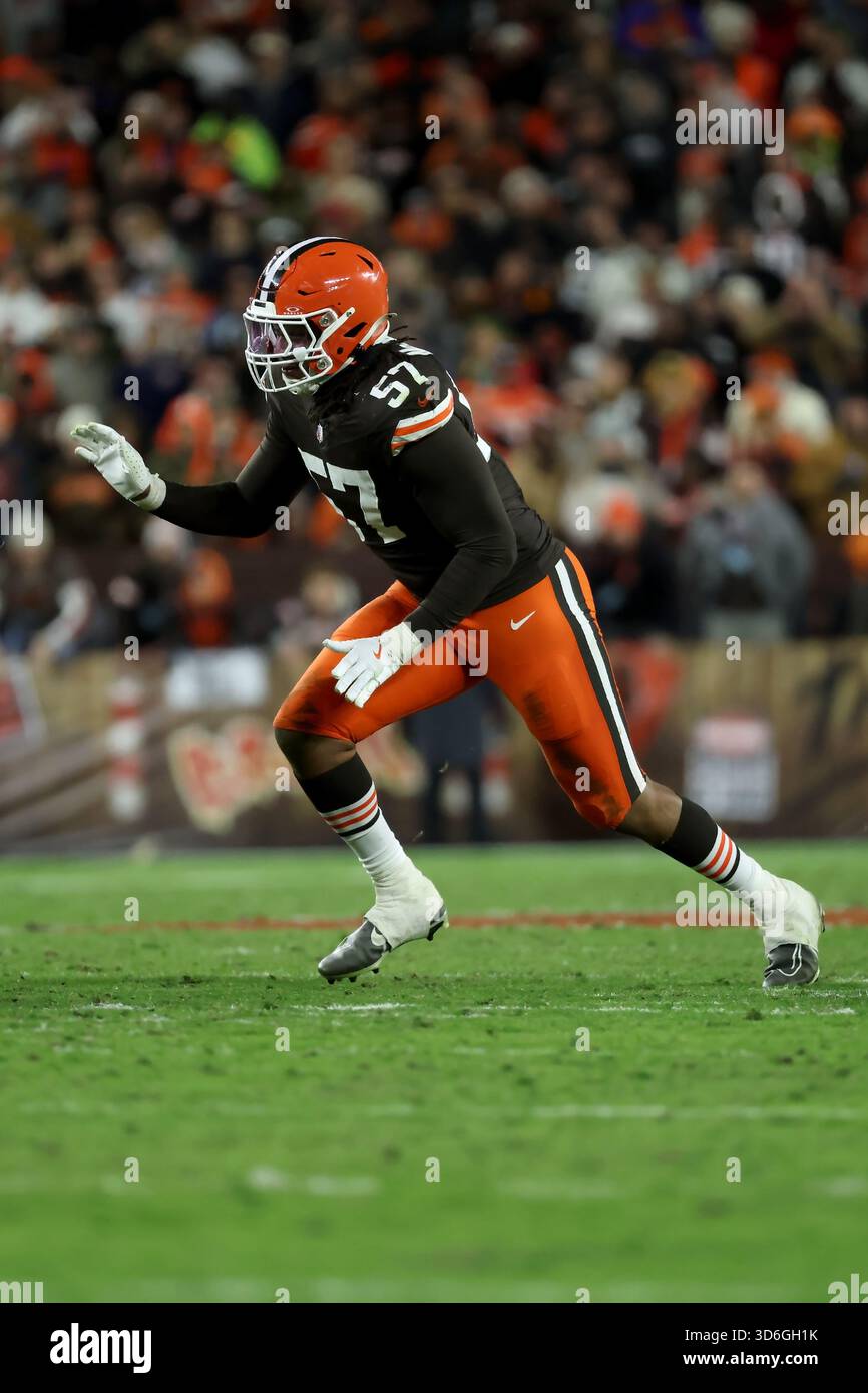 Cleveland Browns defensive end Isaiah McGuire (57) runs after the ball ...