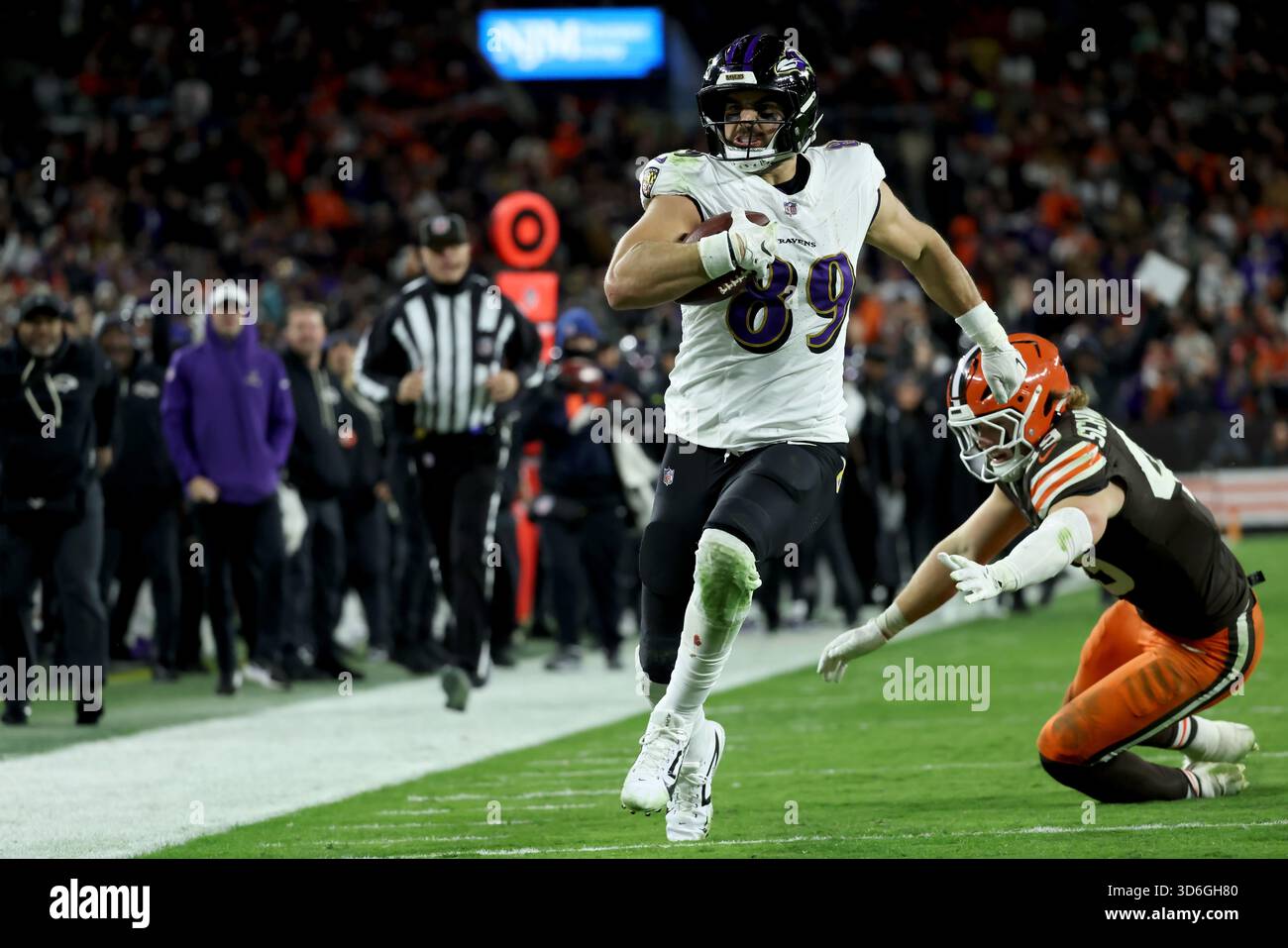 Baltimore Ravens tight end Mark Andrews (89) scores a touchdown during ...
