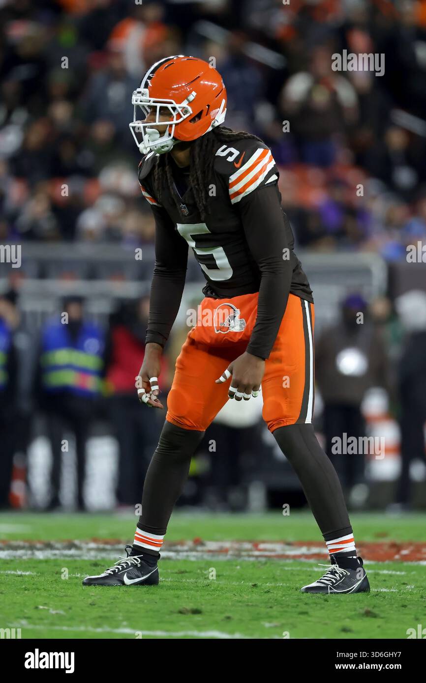 Cleveland Browns safety Rayshawn Jenkins (5) lines up for a play during ...