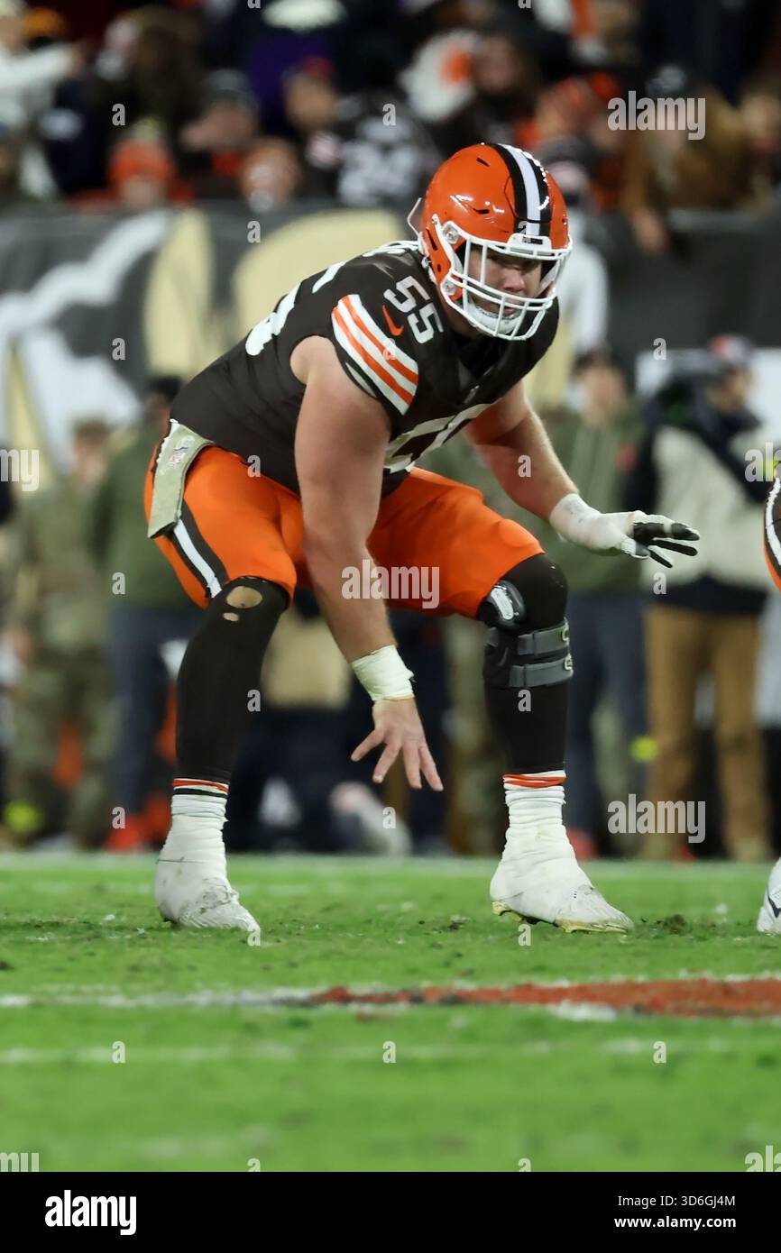 Cleveland Browns center Ethan Pocic (55) looks to make a block during ...