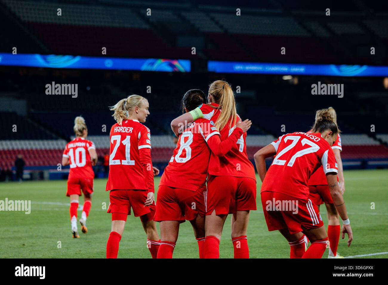 Momoko Tanikawa of Bayern Munchen celebrates with teammates after ...