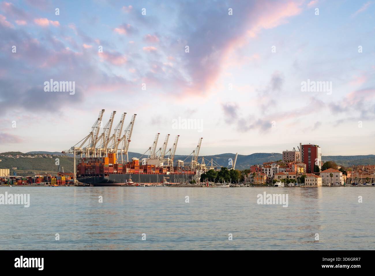 Container ship sea sunset hi-res stock photography and images - Alamy