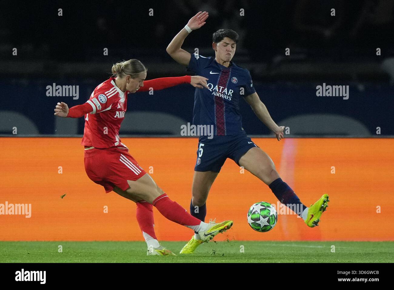 Bayern's Klara Buhl shoots by PSG's Elisa De Almeida during a women¥s Champions League soccer ...