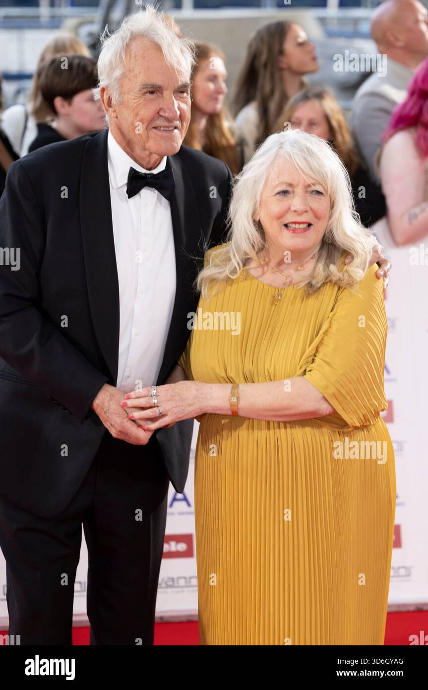 Alison steadman and larry lamb hi-res stock photography and images - Alamy