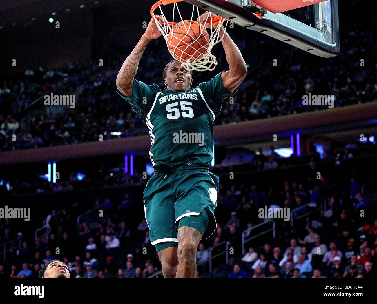 Michigan State Spartans forward Coen Carr (55) dunks in the second ...