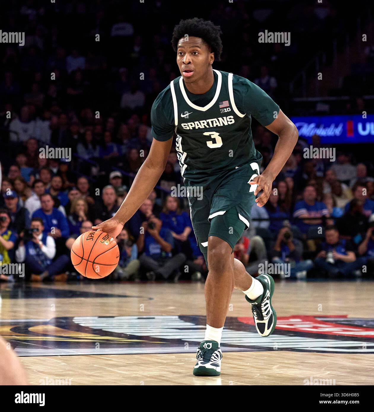 Michigan State Spartans forward Cameron Ward (3) brings the ball up ...