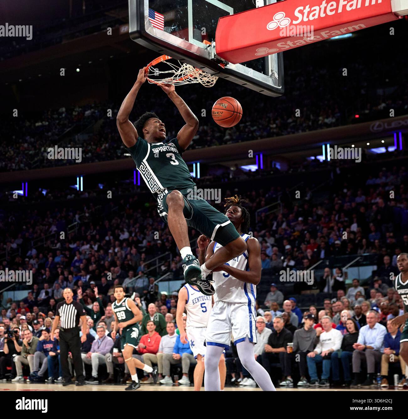 Michigan State Spartans forward Cameron Ward (3) dunks against the ...