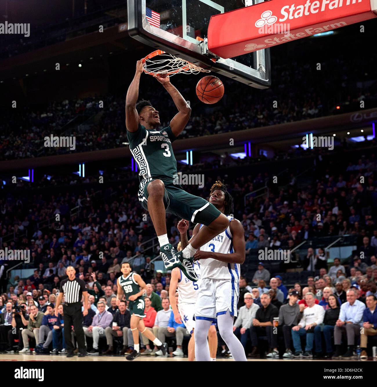 Michigan State Spartans forward Cameron Ward (3) dunks against the ...