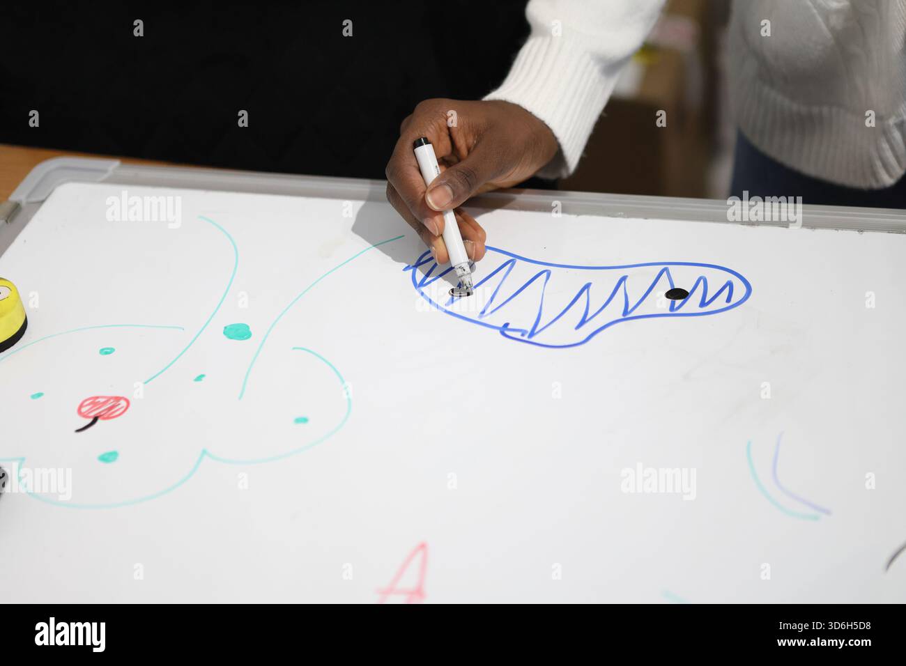 Draw girl hi-res stock photography and images - Alamy