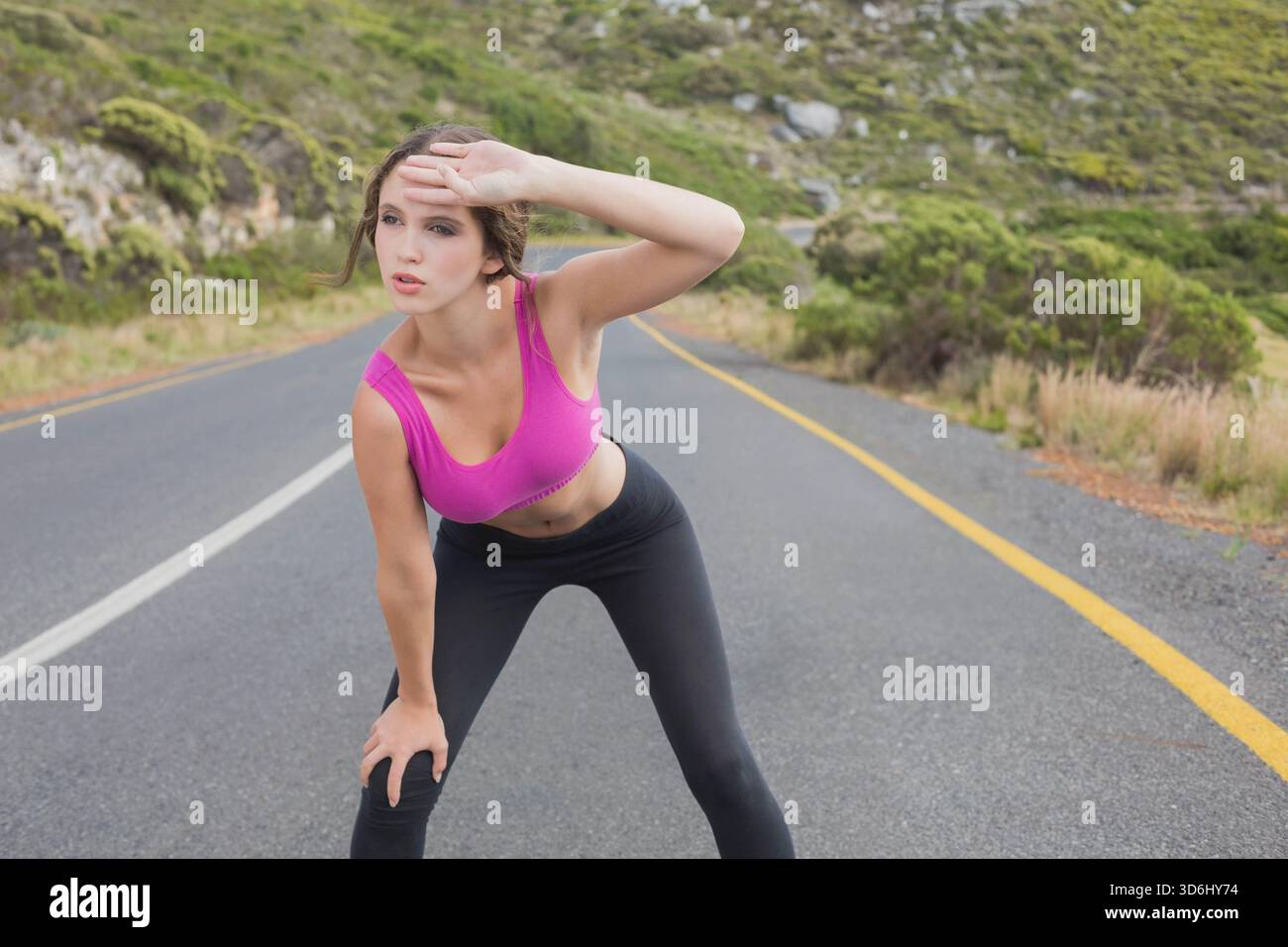Running man focused on knee hi-res stock photography and images - Alamy