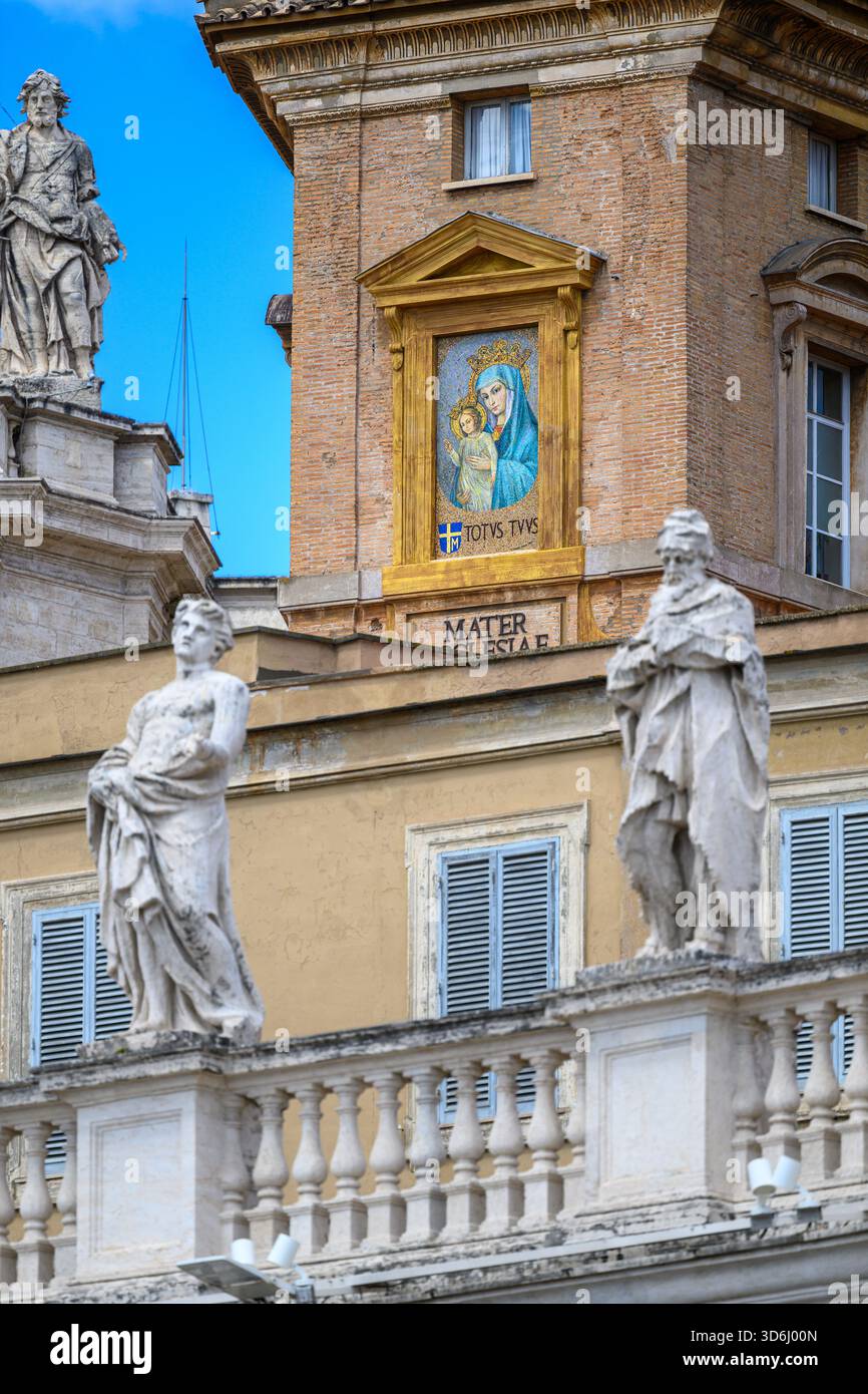 Courtyard madonna di san hi-res stock photography and images - Alamy
