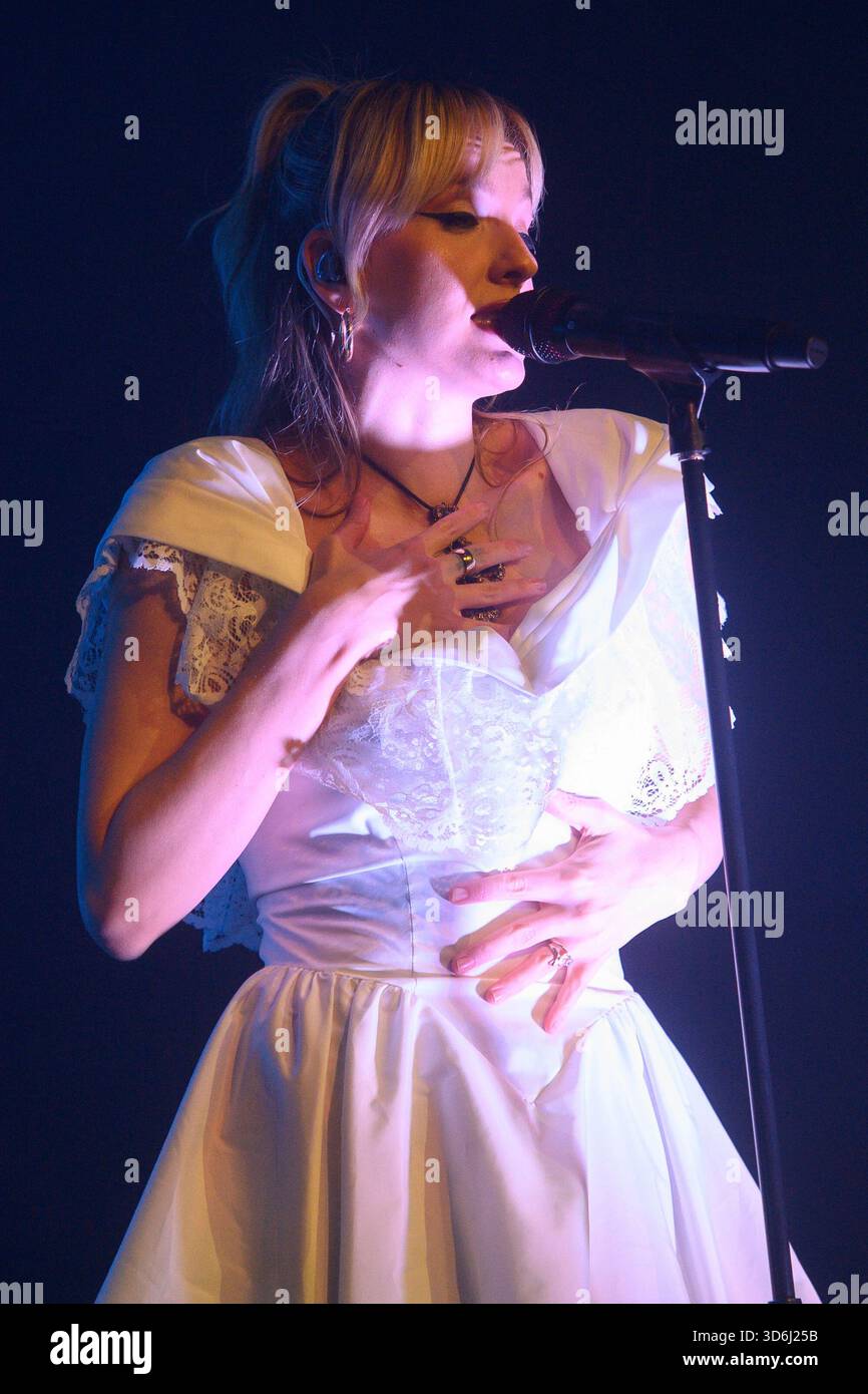 London, UK. 20 Nov 2025. Lead singer Paige Turner of British-American ...