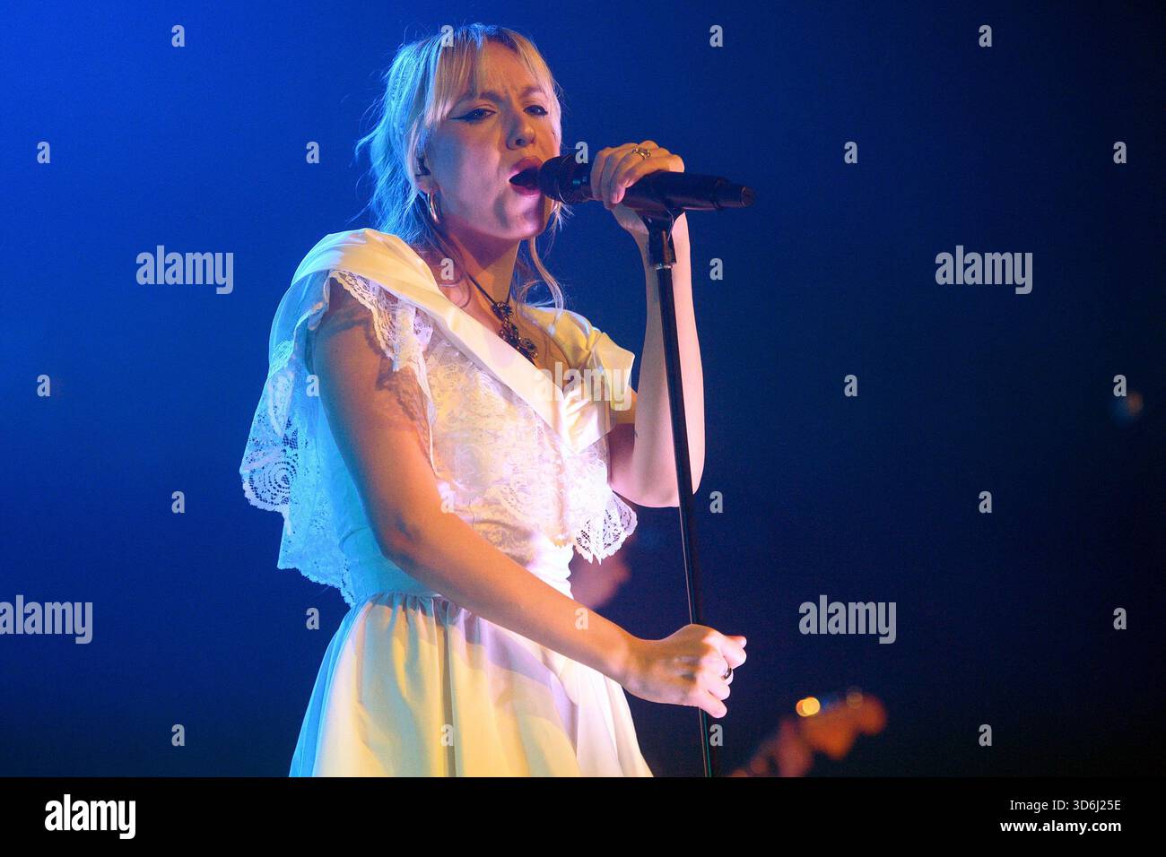 London, UK. 20 Nov 2025. Lead singer Paige Turner of British-American ...