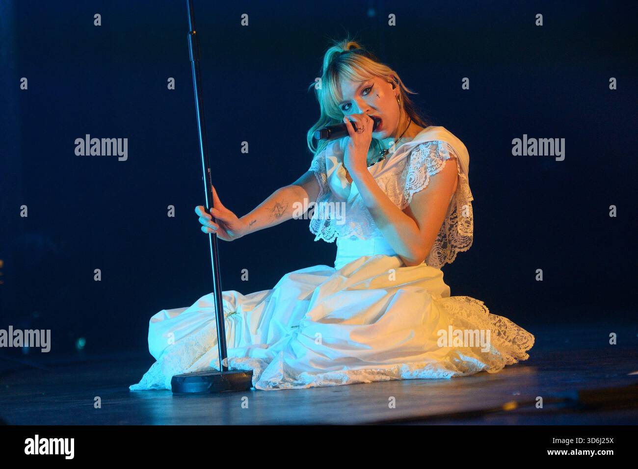 London, UK. 20 Nov 2025. Lead singer Paige Turner of British-American ...