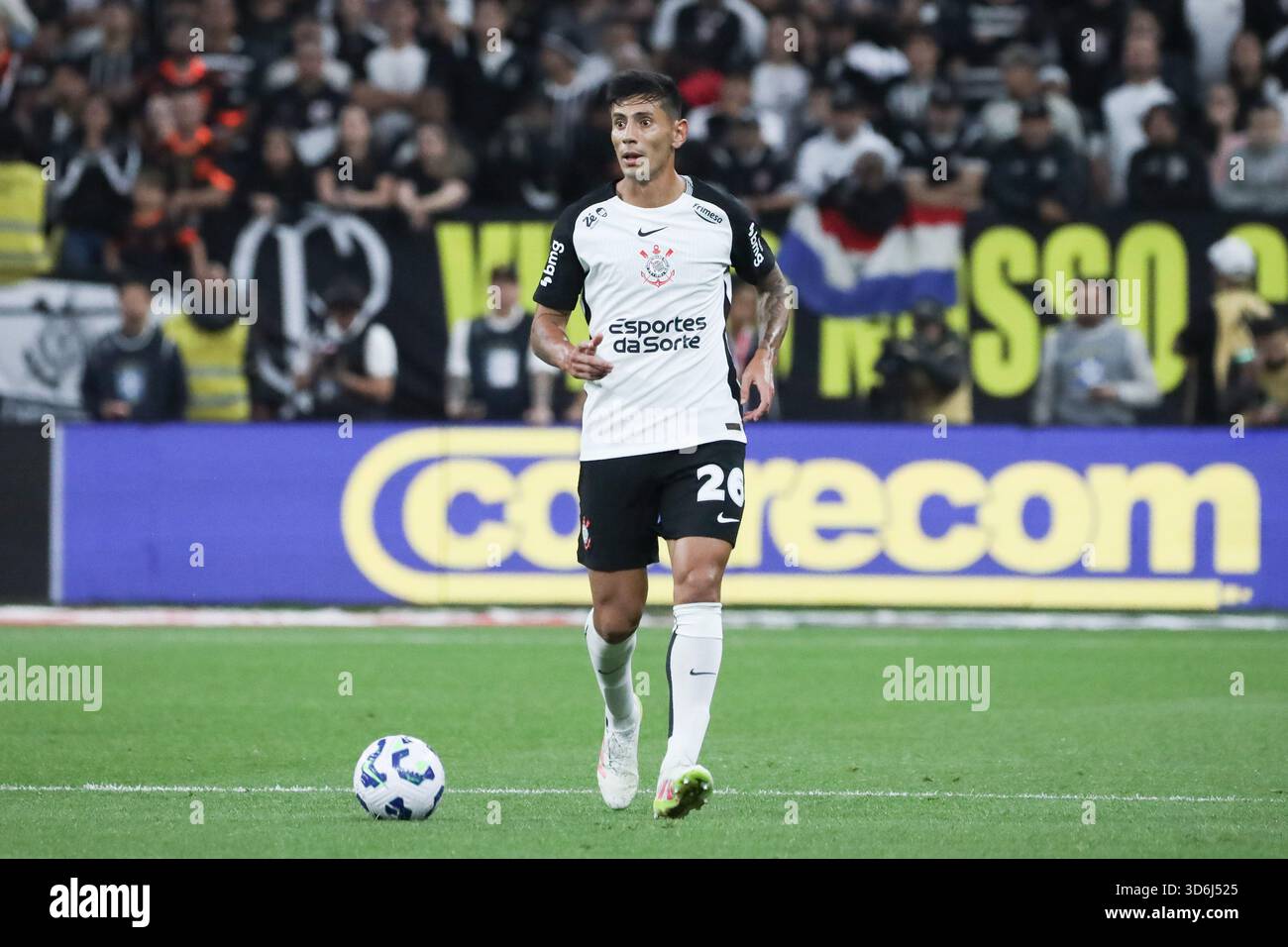 Fabrizio Angileri of Corinthians during the match against São Paulo for ...