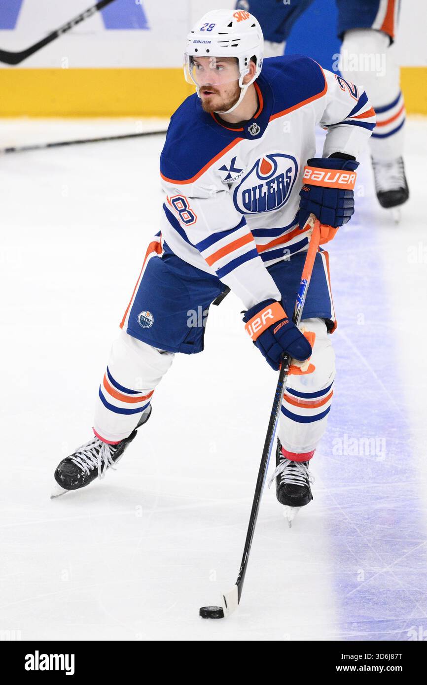 Edmonton Oilers center Jack Roslovic (28) in action during the third ...
