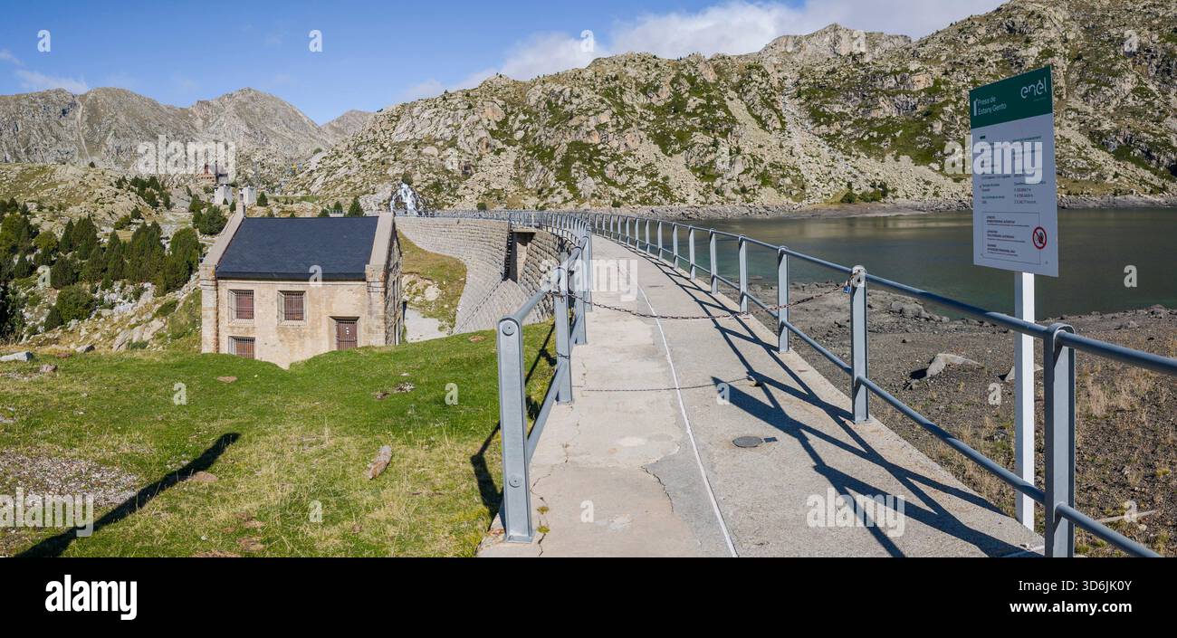 Reservoir estany gento hi-res stock photography and images - Alamy
