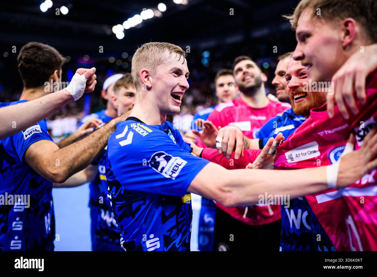 20 November 2025, Baden-Württemberg, Stuttgart: Handball: 1st ...