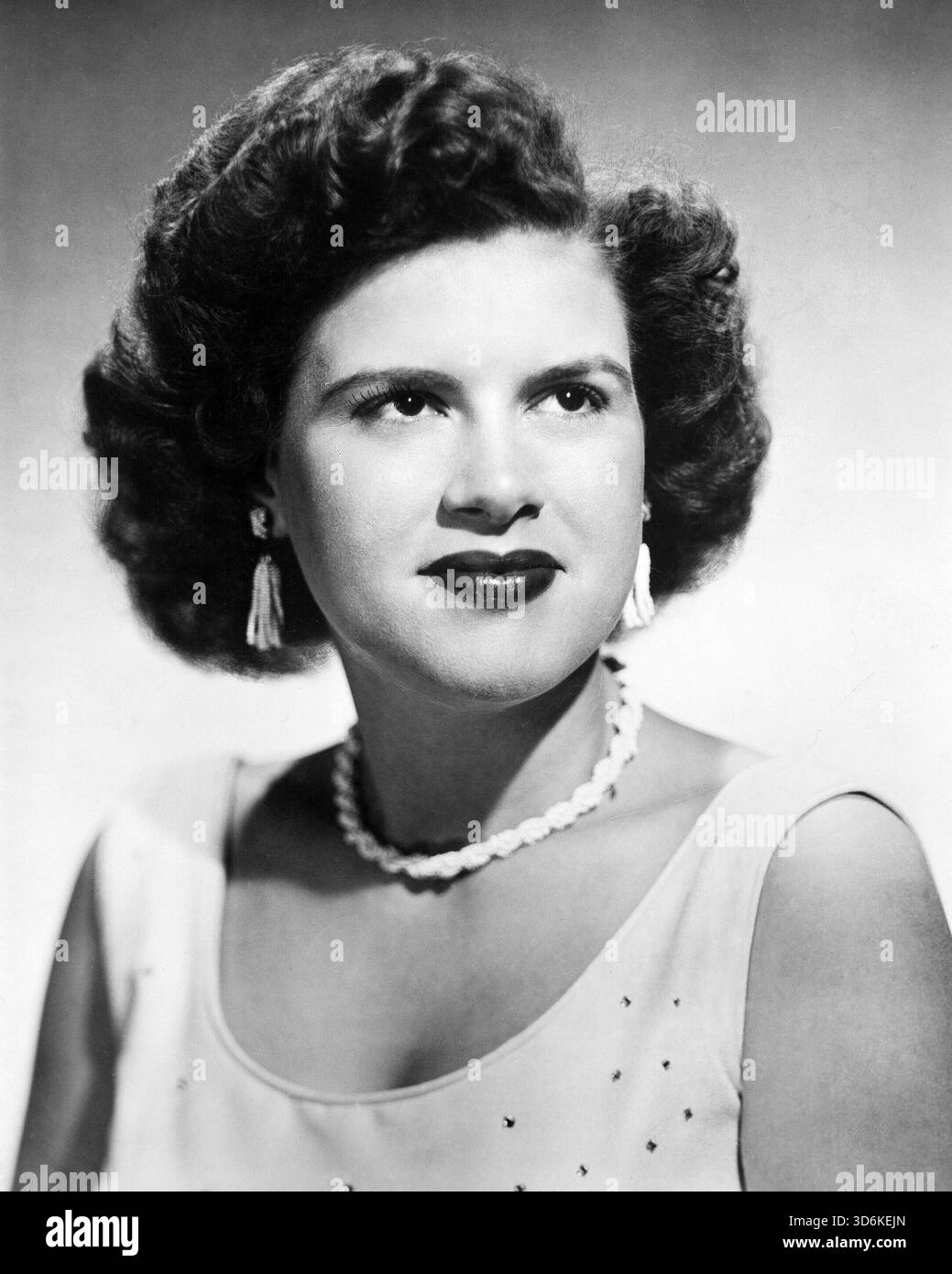 Female singer 1960s hi-res stock photography and images - Alamy