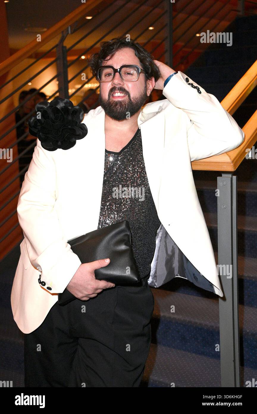 Steven Preisner bei der Weltpremiere der Show Cirque du Soleil - Alize ...