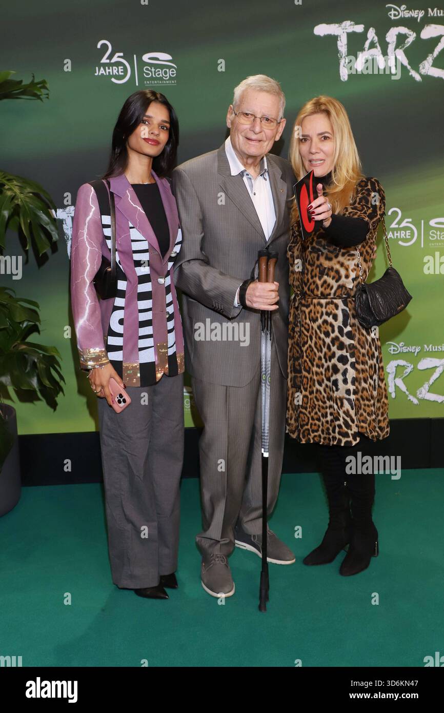 Tarzan, 25 Jahre Stage Theater Jessica & Nisha Stockmann und Grossvater ...