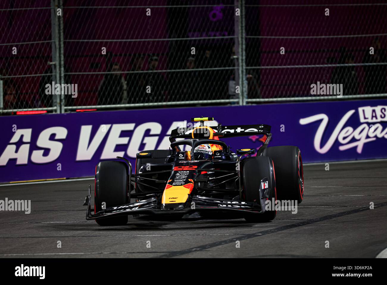 Las Vegas, USA. 20/11/2025. Yuki Tsunoda of Japan driving the (22) Oracle Red Bull Racing RB21 ...