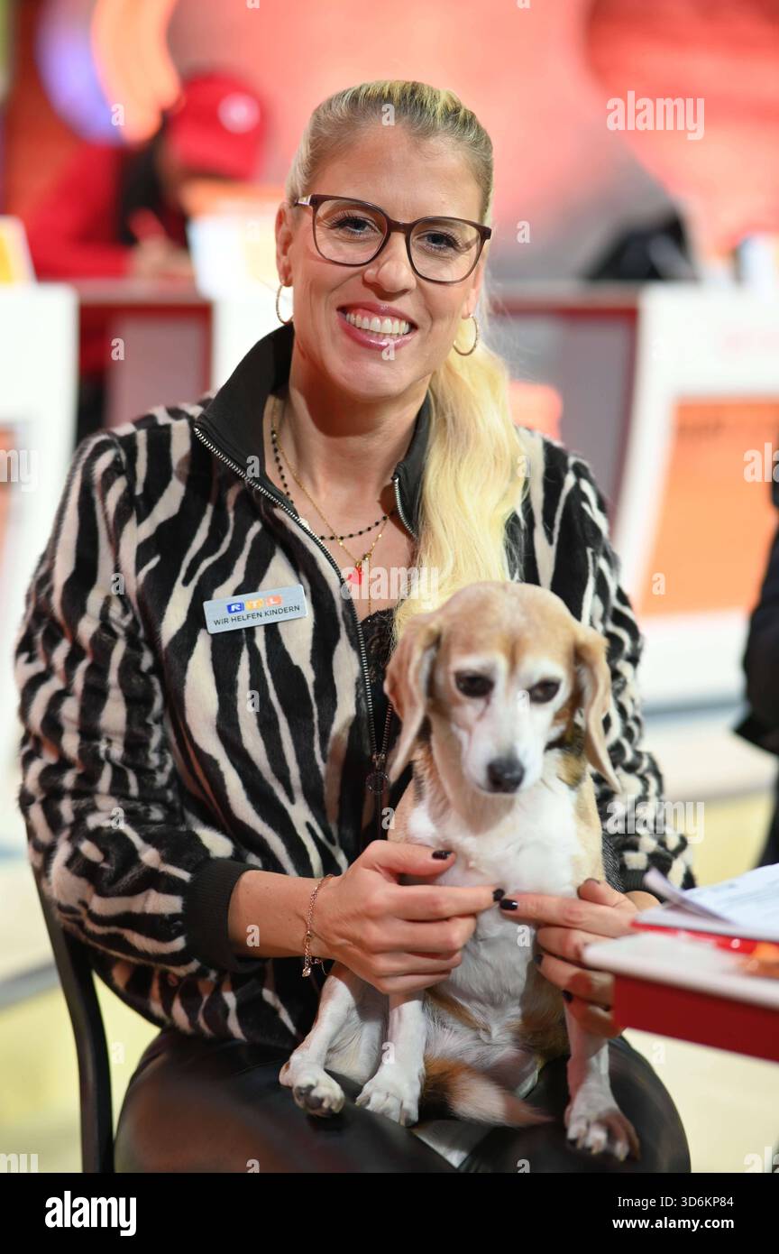 DOC POLLY, Dr. Tanja POLLMUELLER, Pollmüller, Tieraerztin, mit ihrem ...