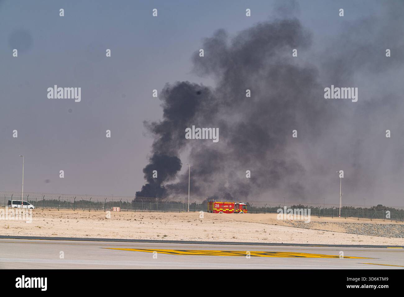 Flugzeugabsturz Dubai Airshow 2025 Die Rauchwolke am Rande des ...