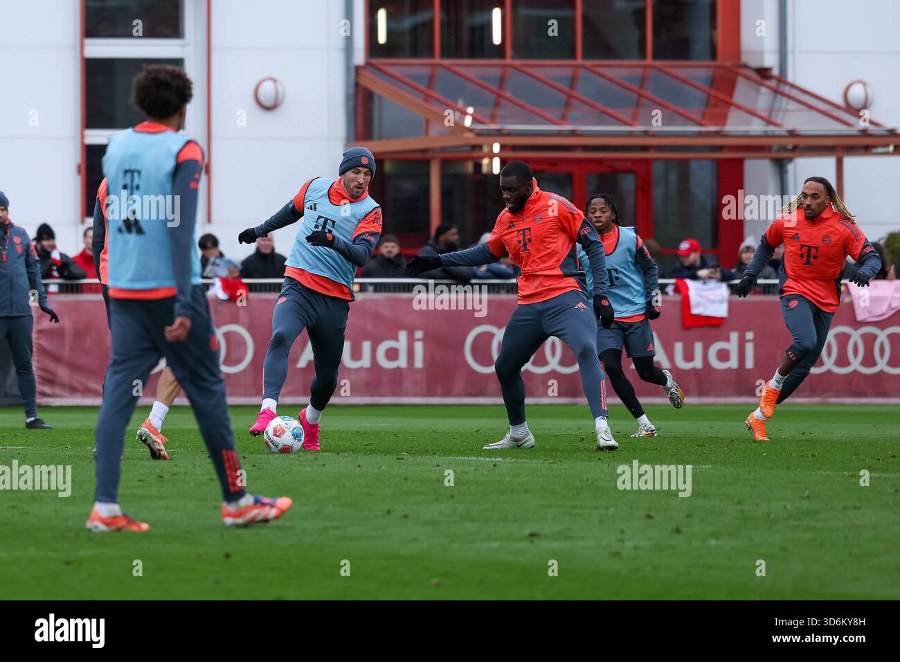 Harry Kane (FC FC Bayern Munich, #09) with ball with Dayot Upamecano ...