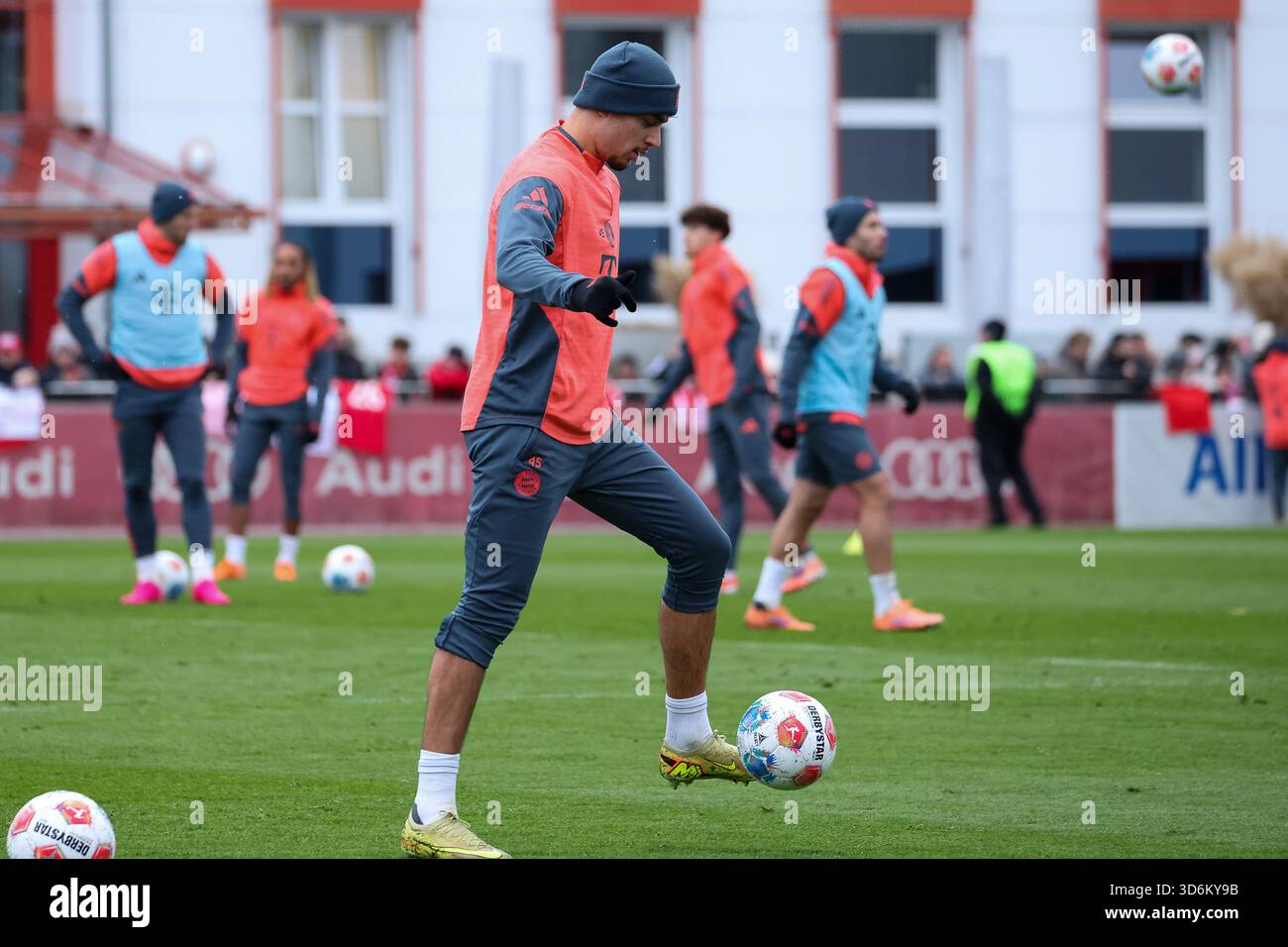 Aleksandar Pavlovic (FC FC Bayern Munich, #45) with ball, GER, Public ...