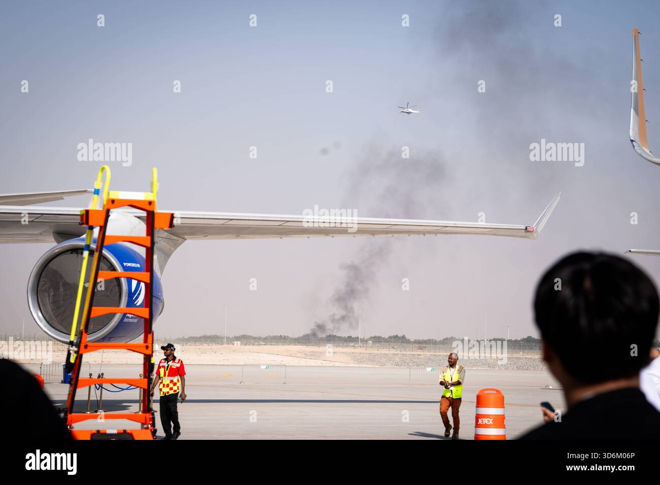 Flugzeugabsturz Dubai Airshow 2025 Die Rauchwolke am Rande des ...
