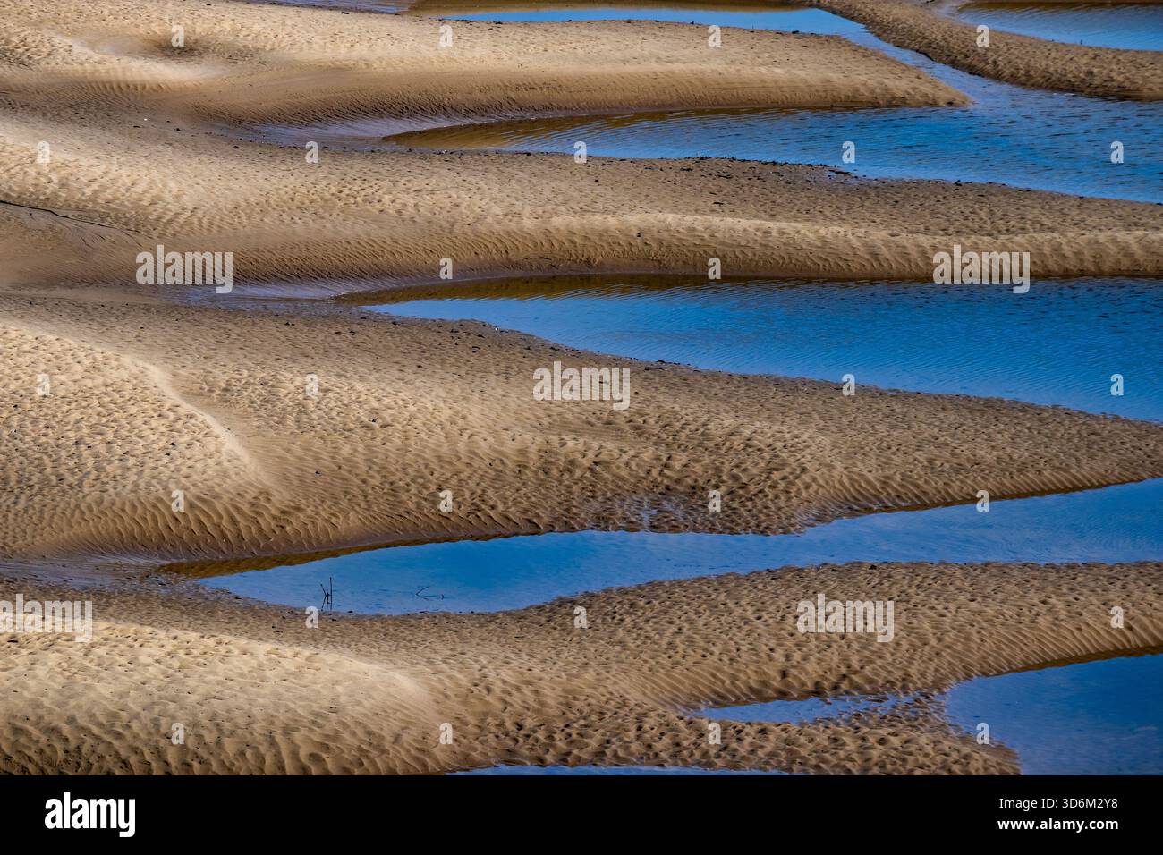 Dry sandbank low water hi-res stock photography and images - Alamy