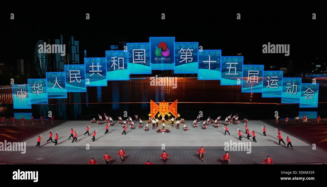 (251121) -- SHENZHEN, Nov. 21, 2025 (Xinhua) -- Artists perform before ...