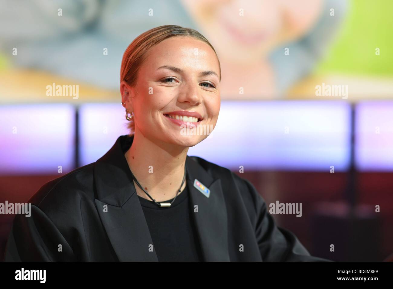 Ada THEILKEN, Portraet, Porträt, Portrait, Angeschnittenes Einzelbild ...