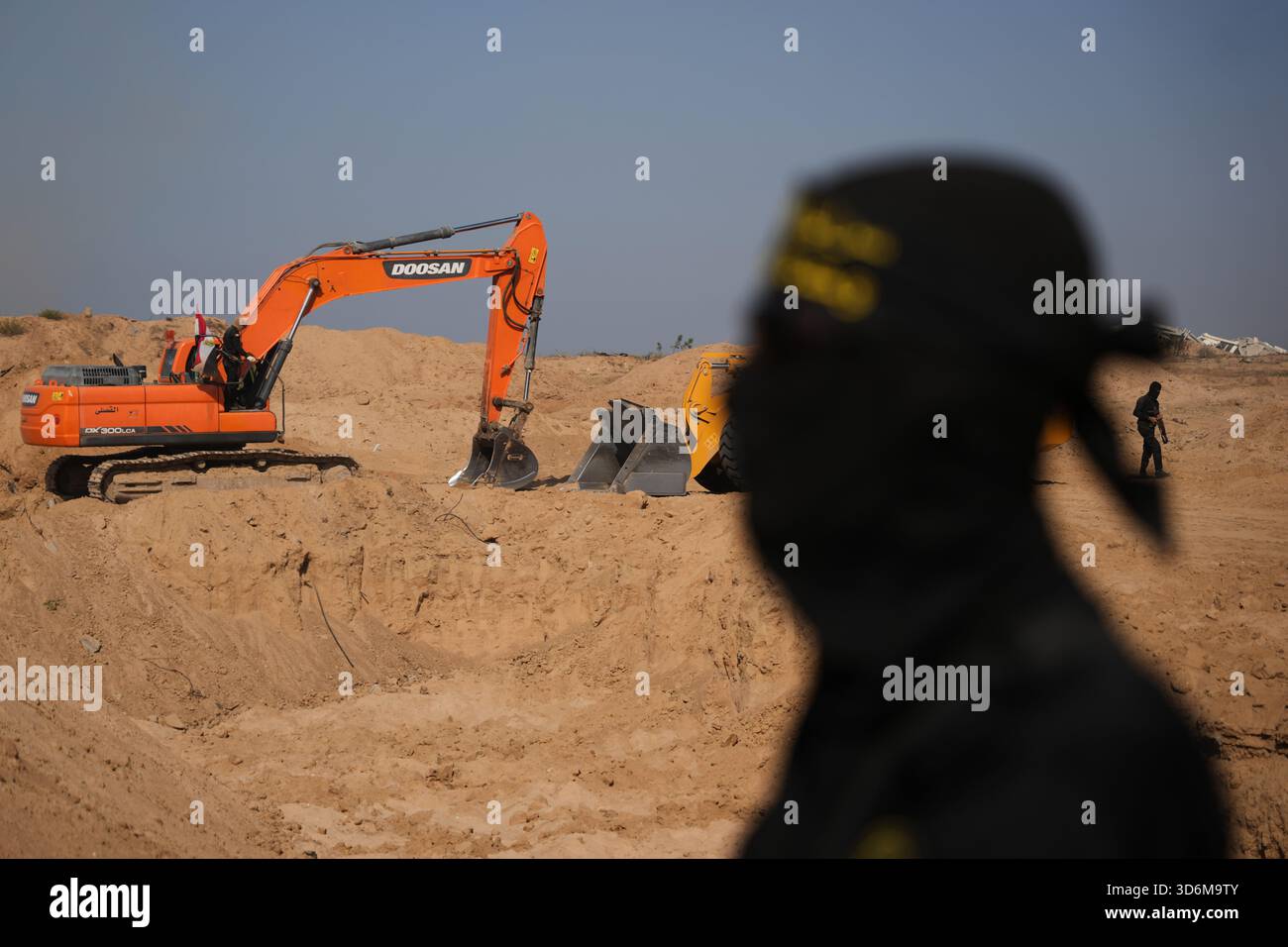 Islamic Jihad militants and Egyptian workers search for the bodies of ...