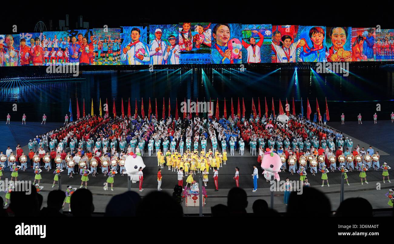 (251121) -- SHENZHEN, Nov. 21, 2025 (Xinhua) -- Photo taken on Nov. 21 ...