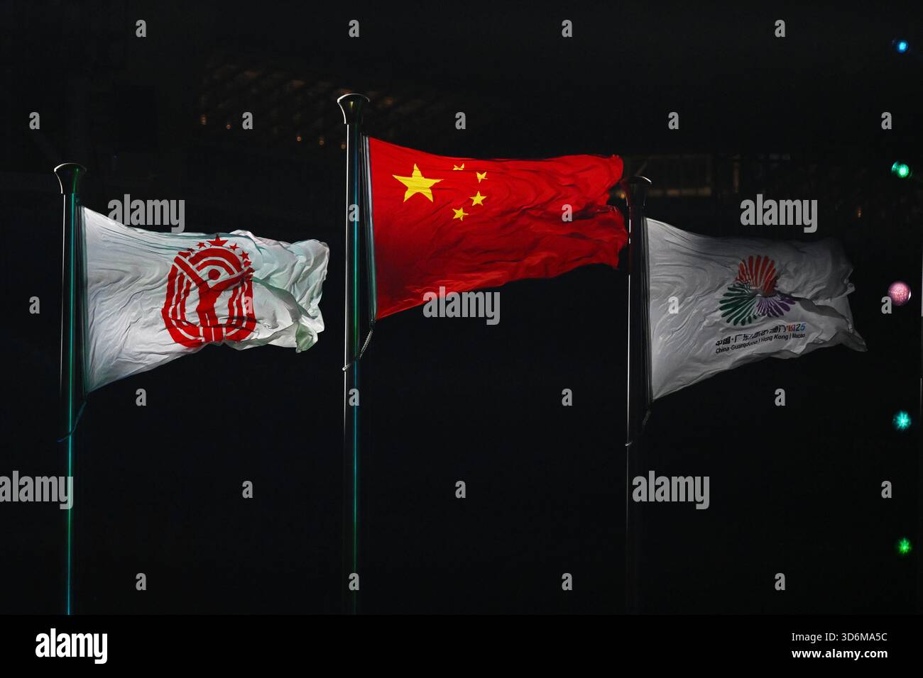 (251121) -- SHENZHEN, Nov. 21, 2025 (Xinhua) -- Photo taken on Nov. 21 ...