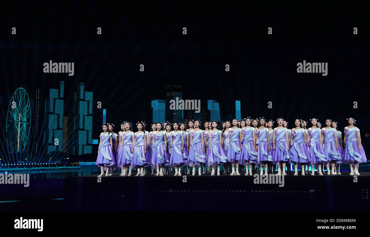 (251121) -- SHENZHEN, Nov. 21, 2025 (Xinhua) -- Artists perform during ...