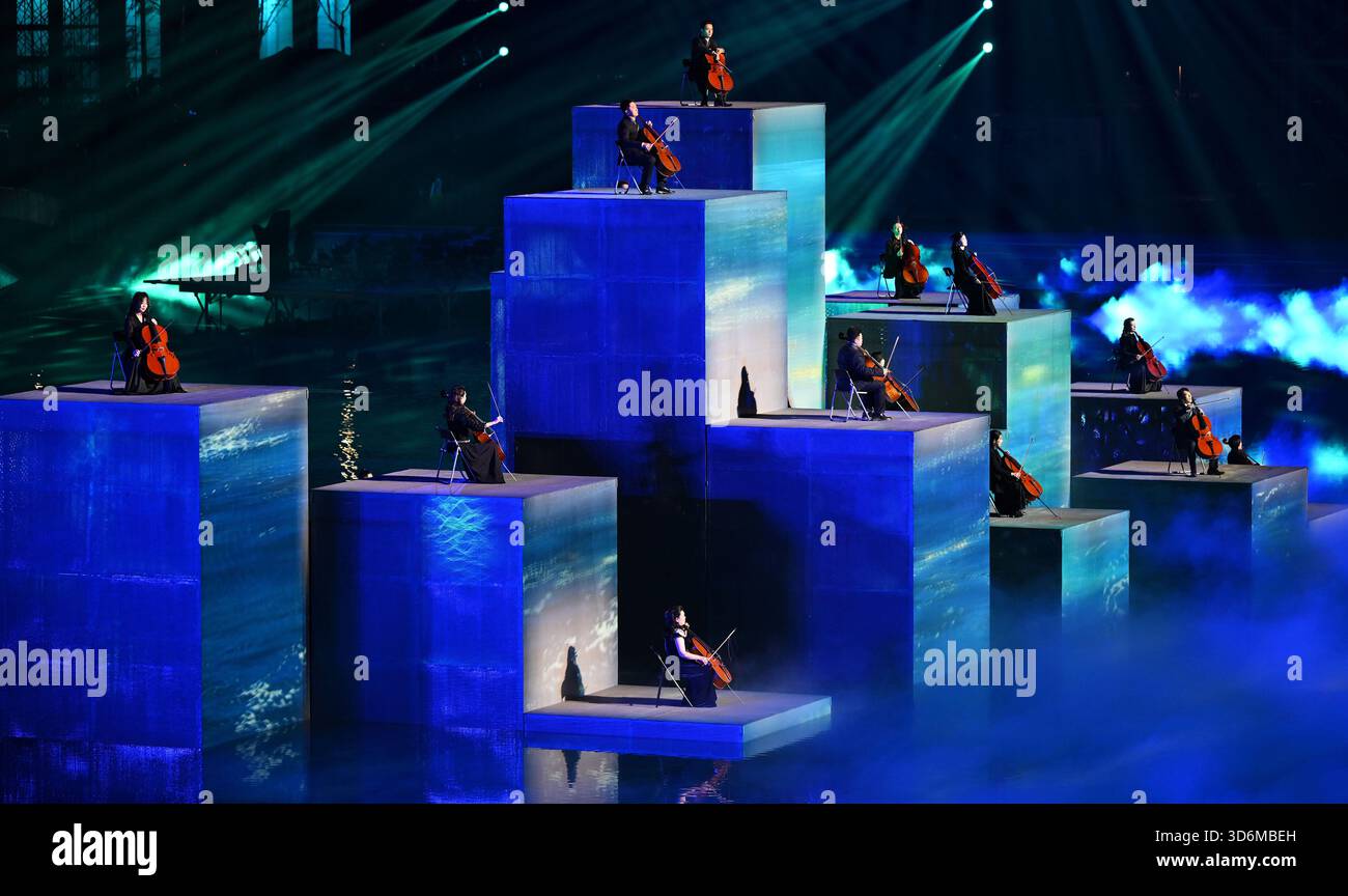 (251121) -- SHENZHEN, Nov. 21, 2025 (Xinhua) -- Artists perform during ...