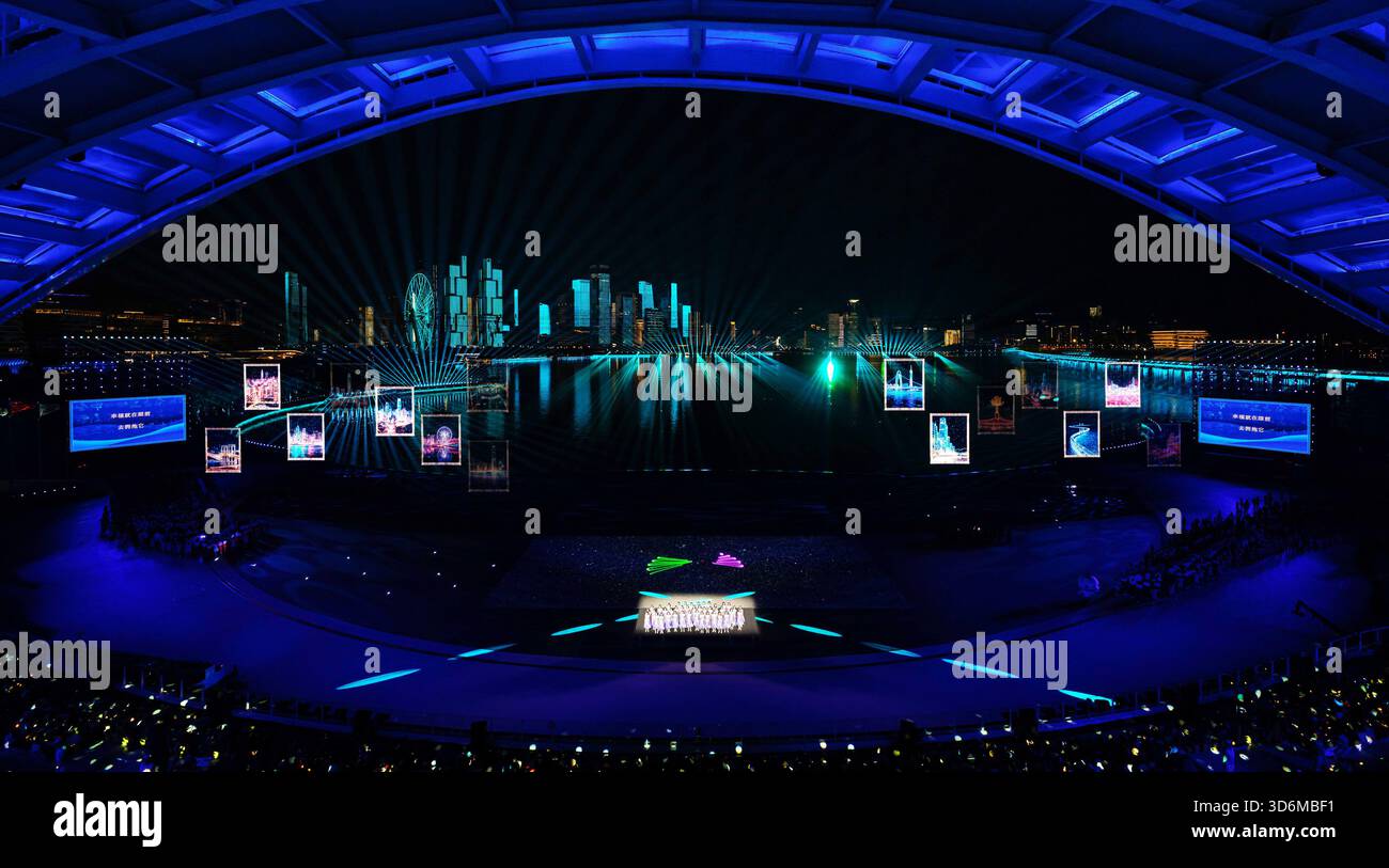 (251121) -- SHENZHEN, Nov. 21, 2025 (Xinhua) -- Photo taken on Nov. 21 ...