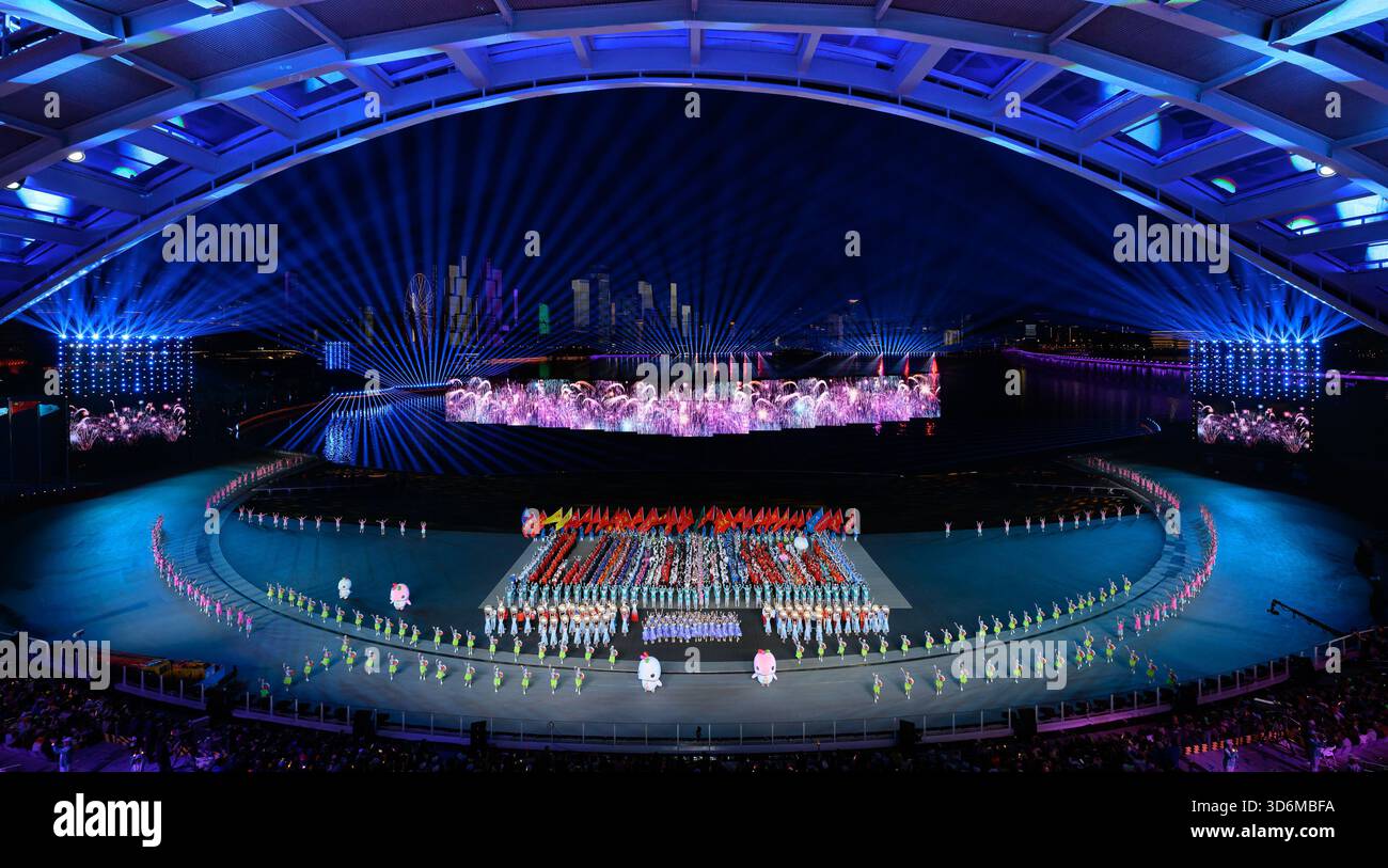 (251121) -- SHENZHEN, Nov. 21, 2025 (Xinhua) -- Photo taken on Nov. 21 ...