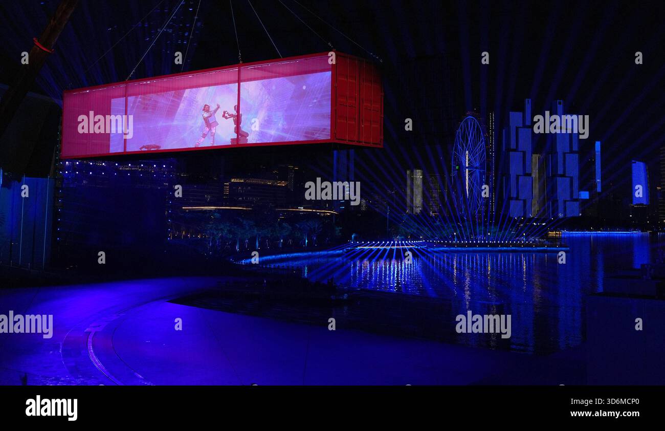 (251121) -- SHENZHEN, Nov. 21, 2025 (Xinhua) -- Artists perform during ...