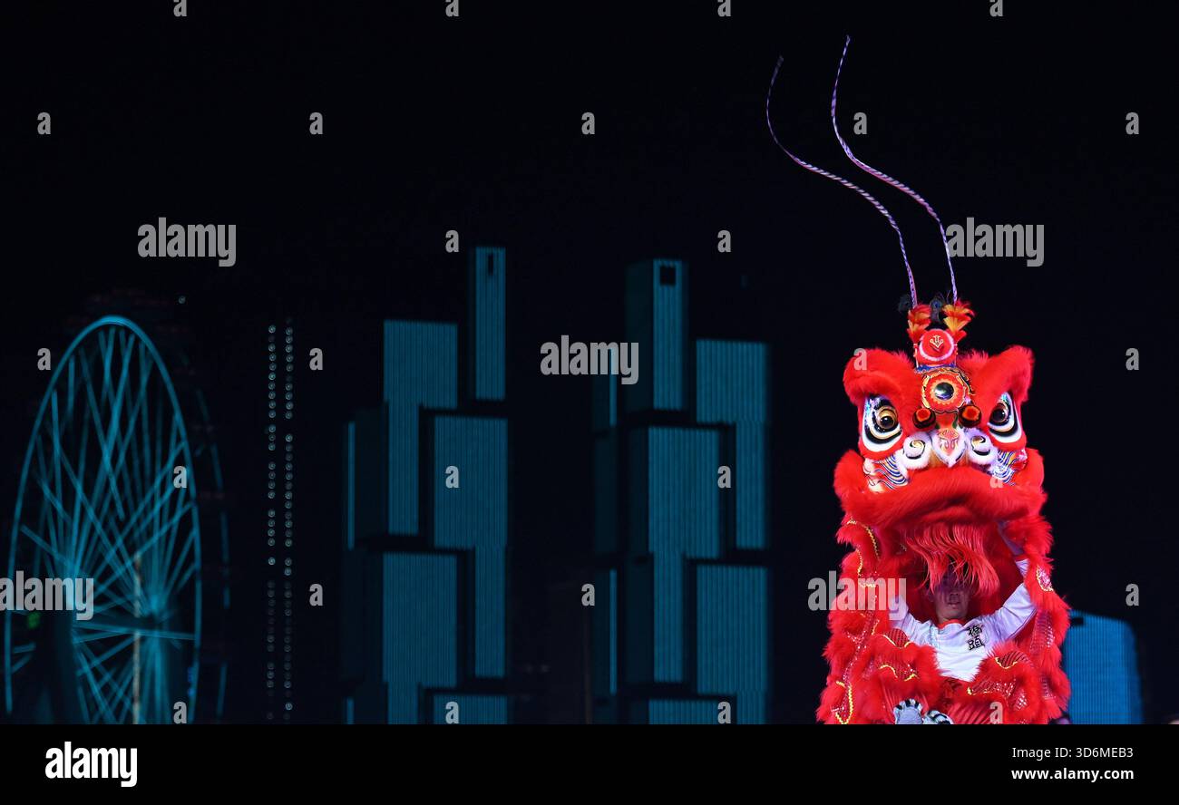 (251121) -- SHENZHEN, Nov. 21, 2025 (Xinhua) -- Artists perform during ...