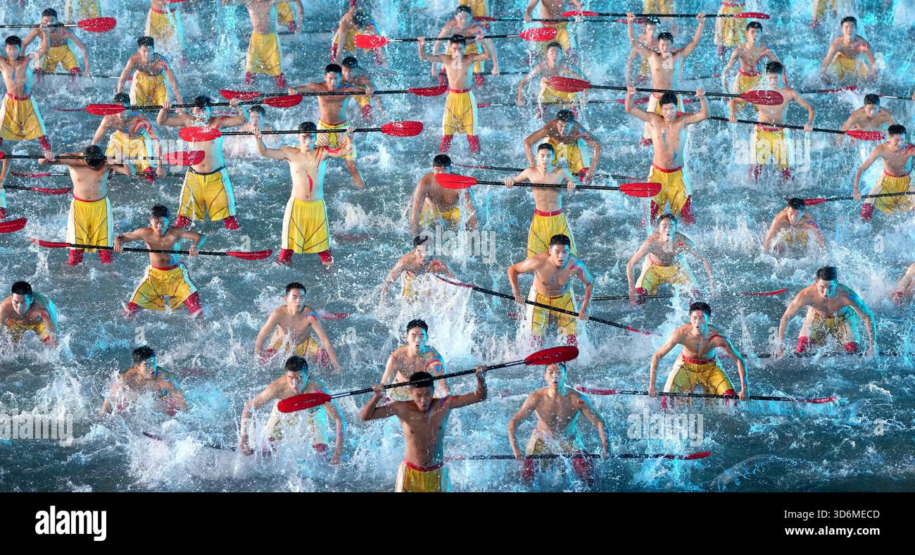(251121) -- SHENZHEN, Nov. 21, 2025 (Xinhua) -- Artists perform during ...