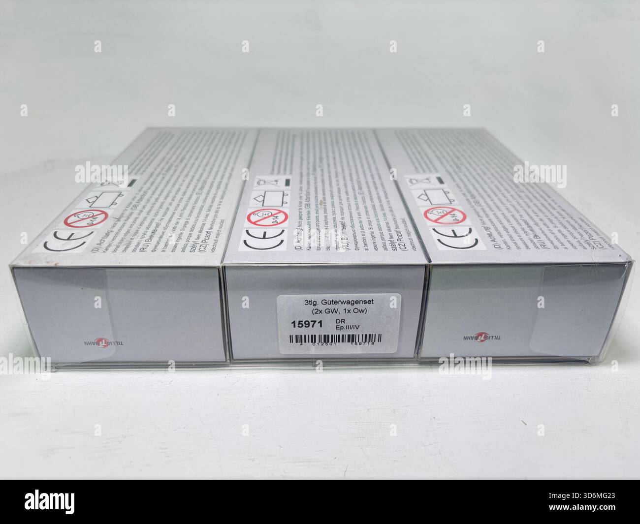 HOm scale Tillig 15971 DR freight wagon set including two covered Gw ...