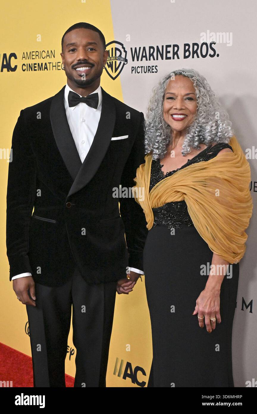 Michael B. Jordan mit Mutter Donna Jordan bei der 39. Verleihung der ...