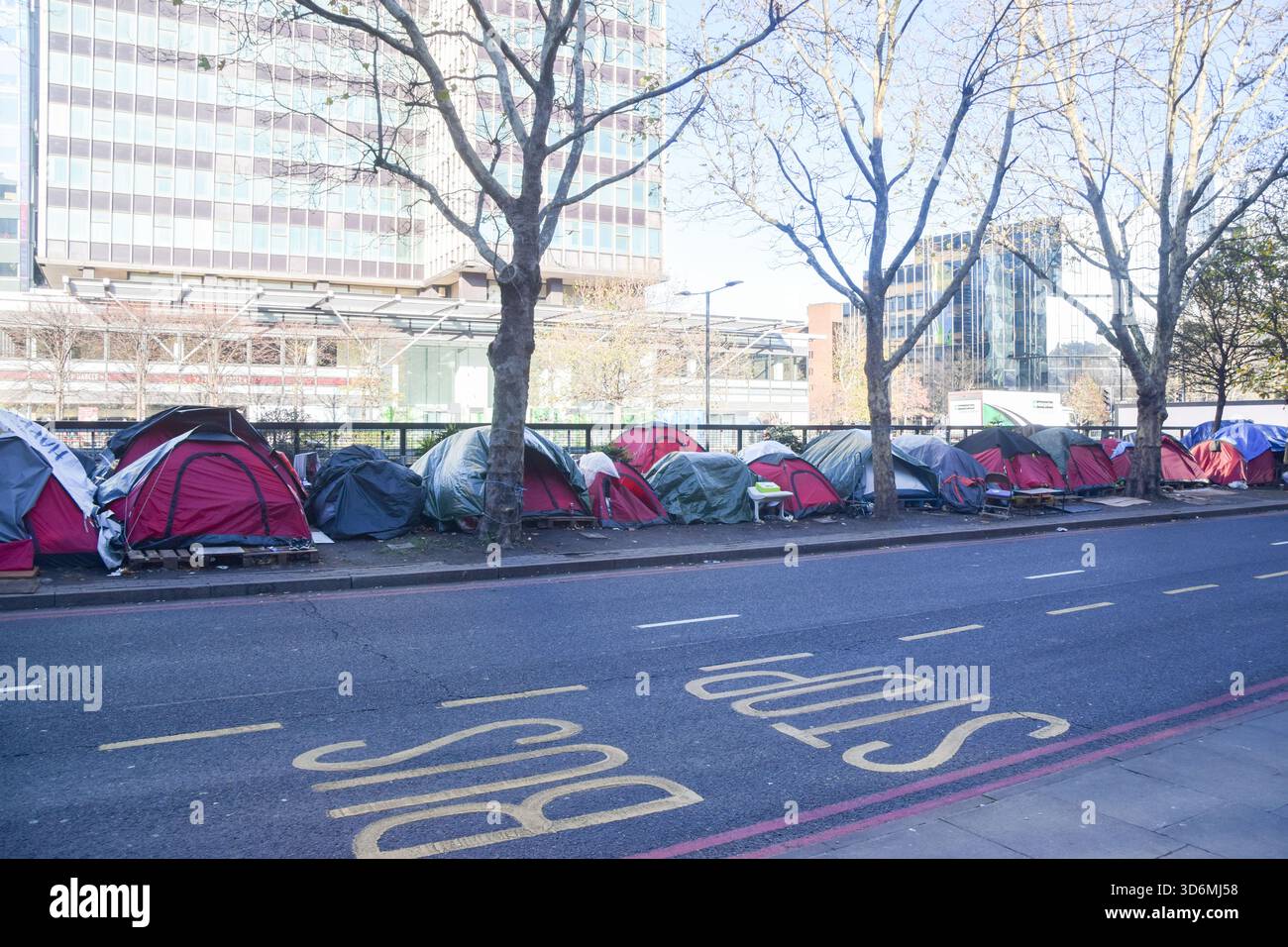 London, UK. 21st November 2025. Tents line Euston Road opposite Warren ...
