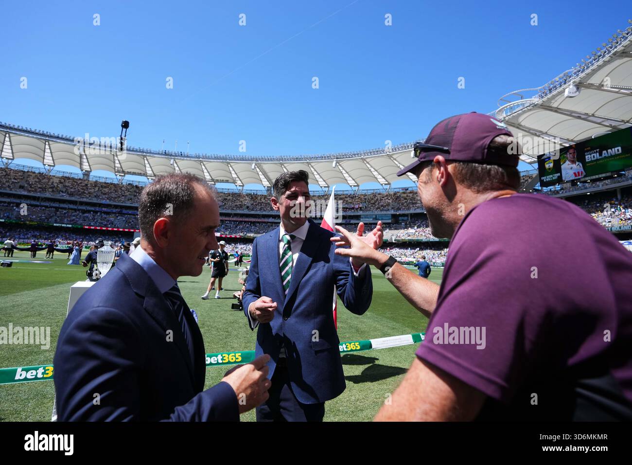 Former Australia player and head coach Justin Langer (left) and Former ...