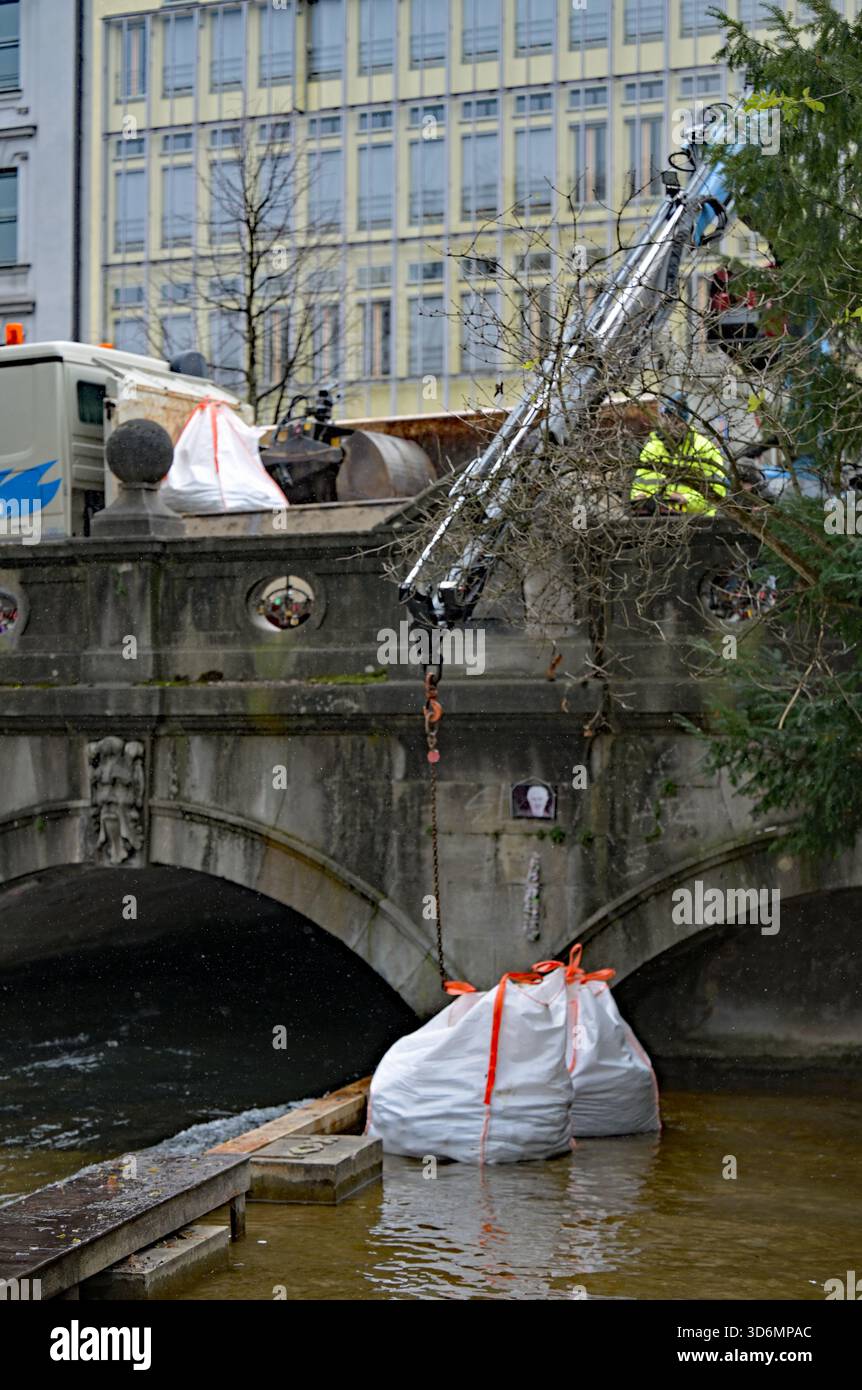 21 November 2025, Bavaria, Munich: Flow experts are trying to revive ...
