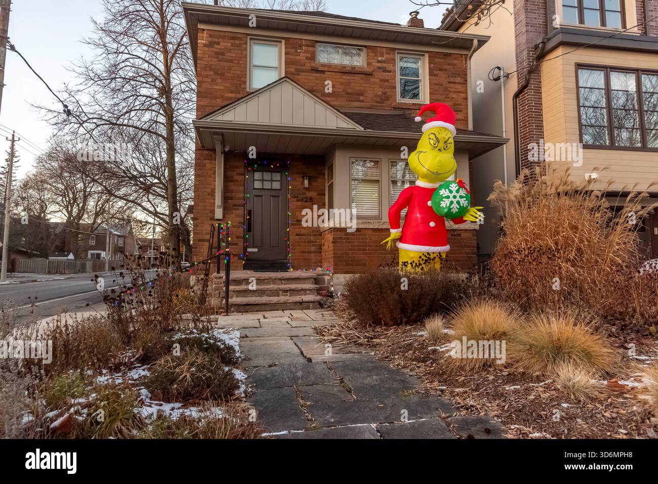 The grinch hi-res stock photography and images - Alamy